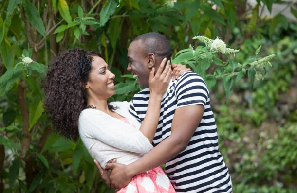 12 Tiny Things Men Find Irresistibly Attractive In Women